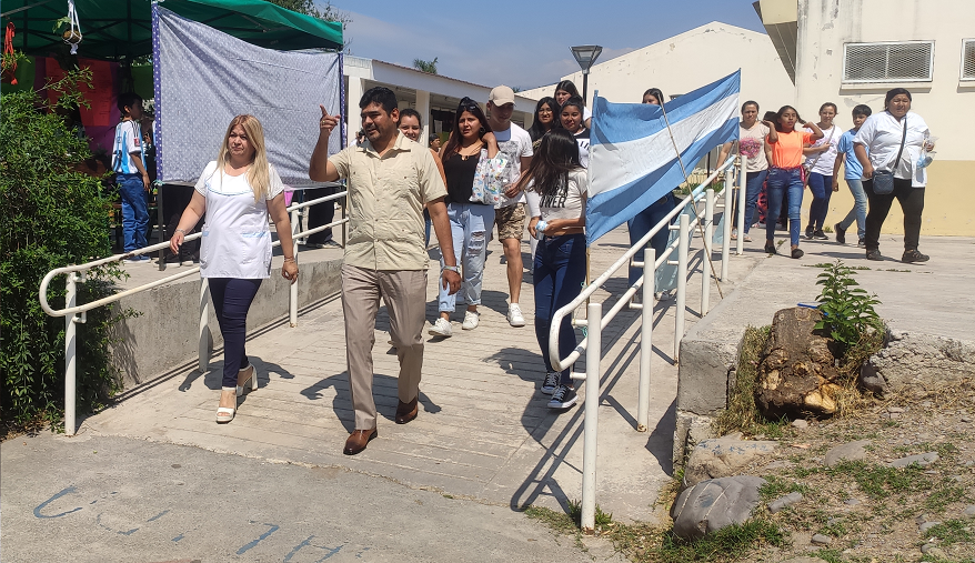 En el cierre de la jornada extendida de la escuela Sumbay felicitó a la ...